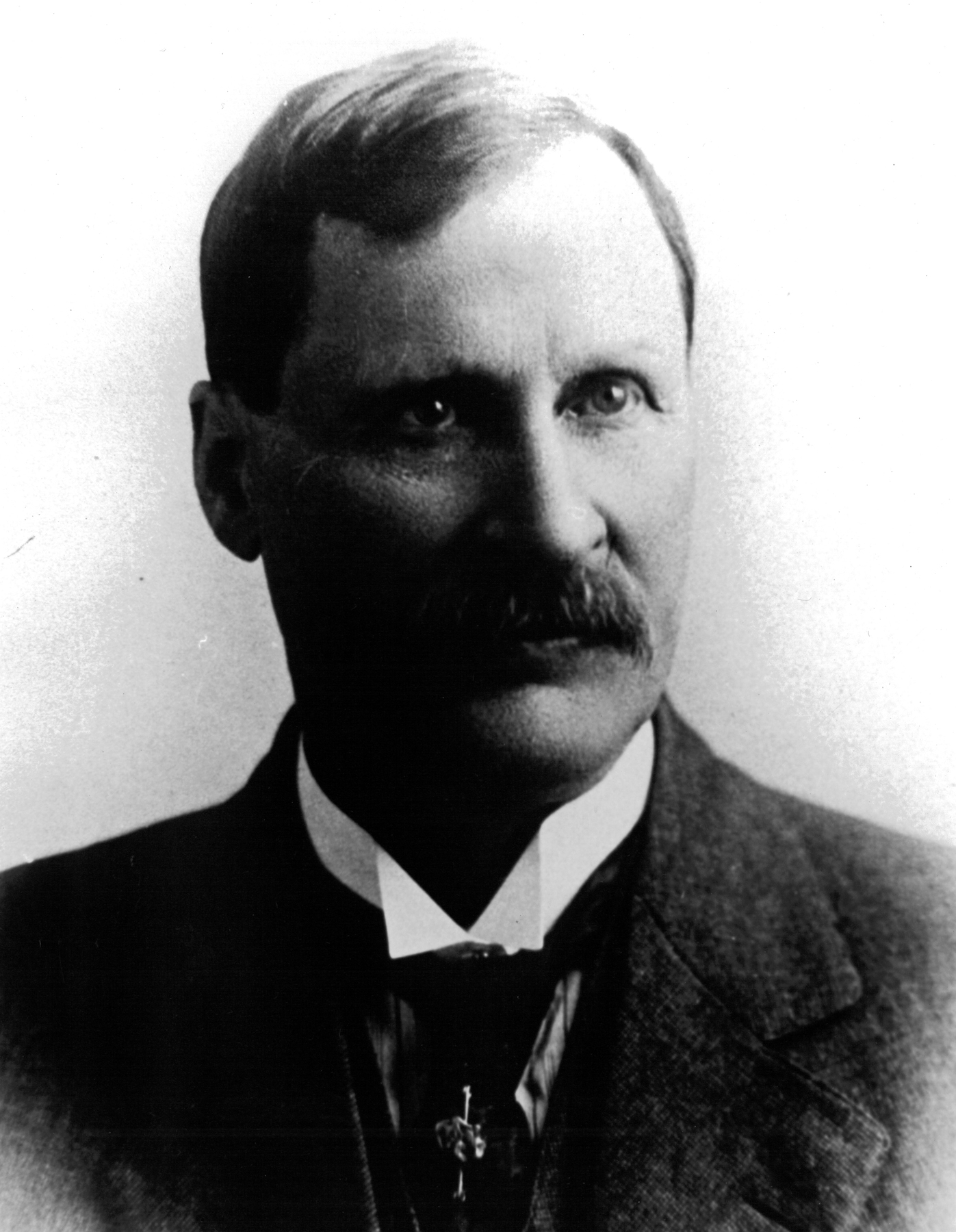 MILL ON THE LAKE – Milling About